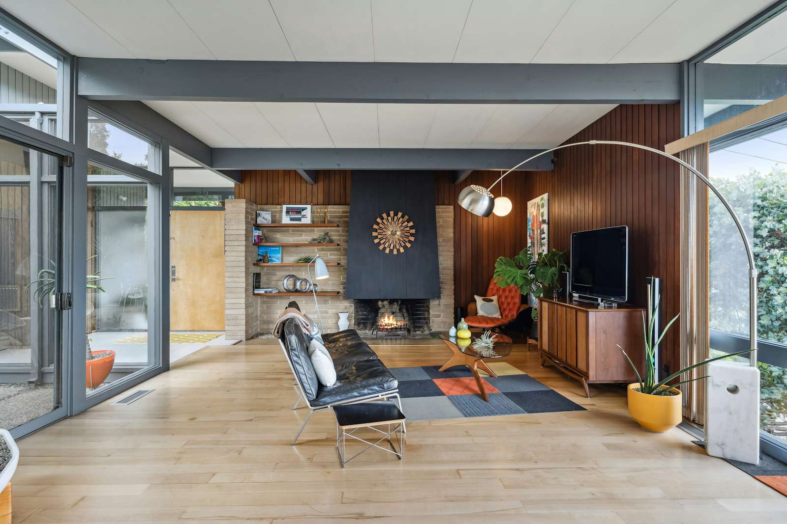 Photo 3 of 11 in Walls of Glass Frame Bay Views in This $1.8M Oakland ...