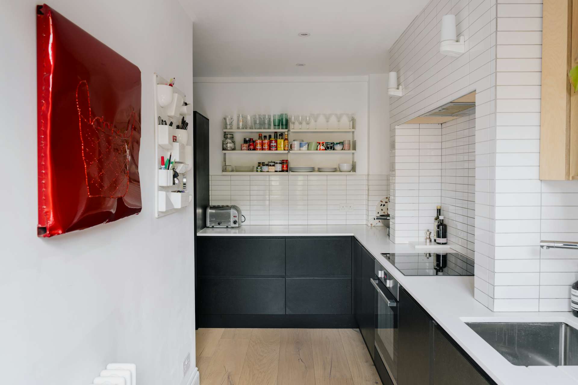 Photo 5 of 9 in Asking £460K, This Little London Flat Comes With a ...