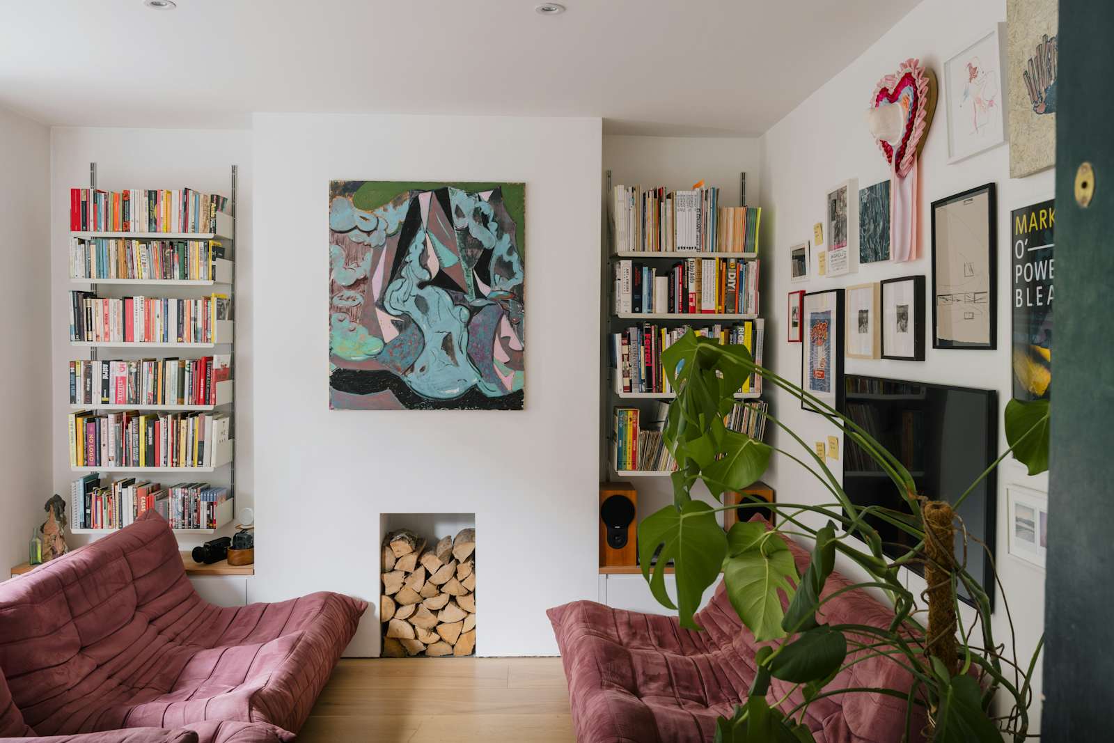 Photo 3 of 9 in Asking £460K, This Little London Flat Comes With a ...