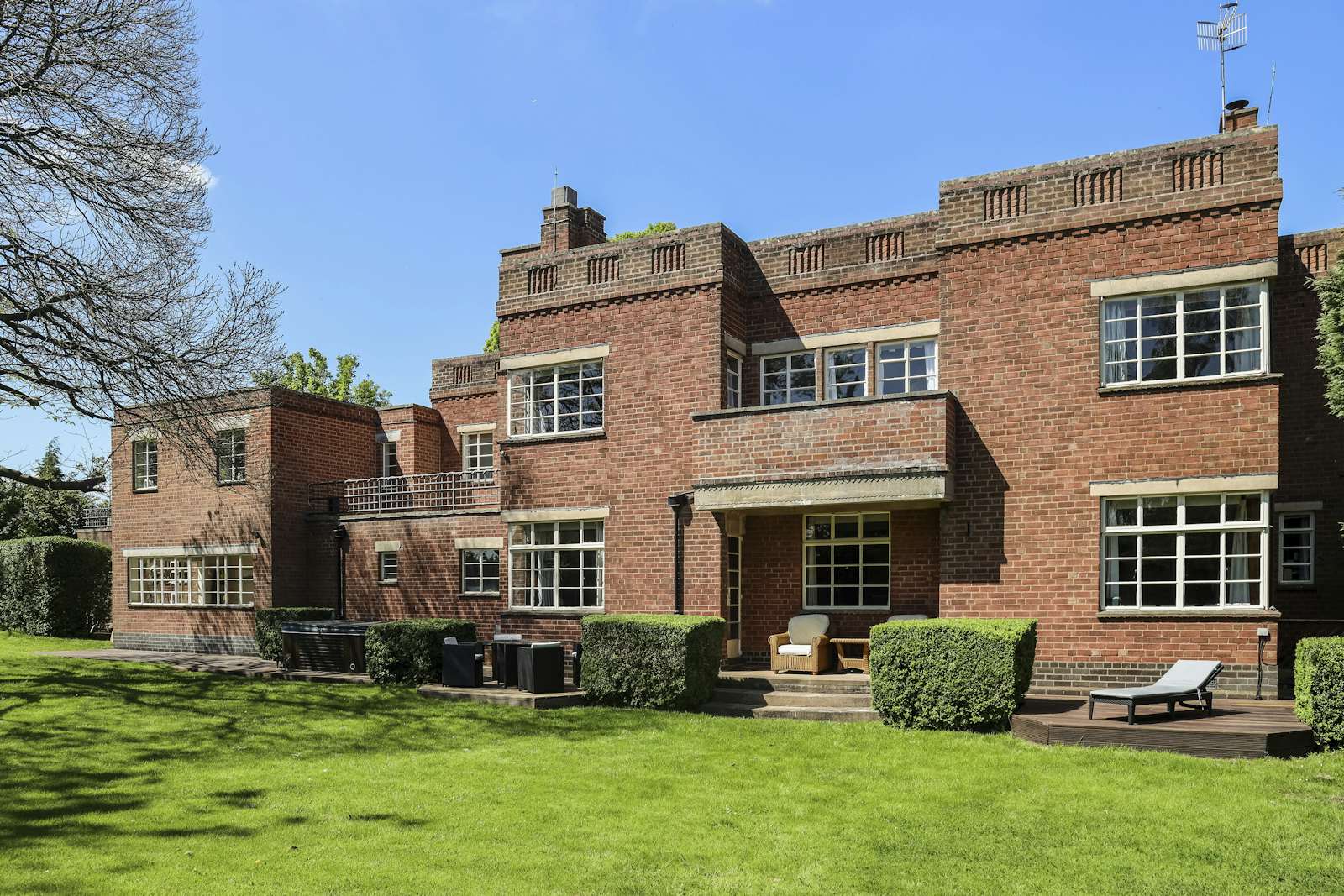 Photo 1 of 10 in Brick Does the Trick for This Historic £2M House in ...