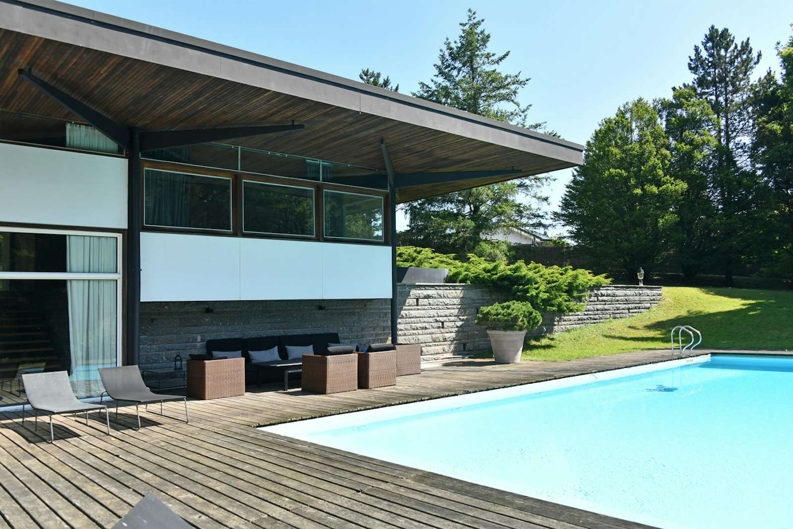 Photo 11 of 11 in The Case Study Houses Inspired This €1.3M Midcentury ...