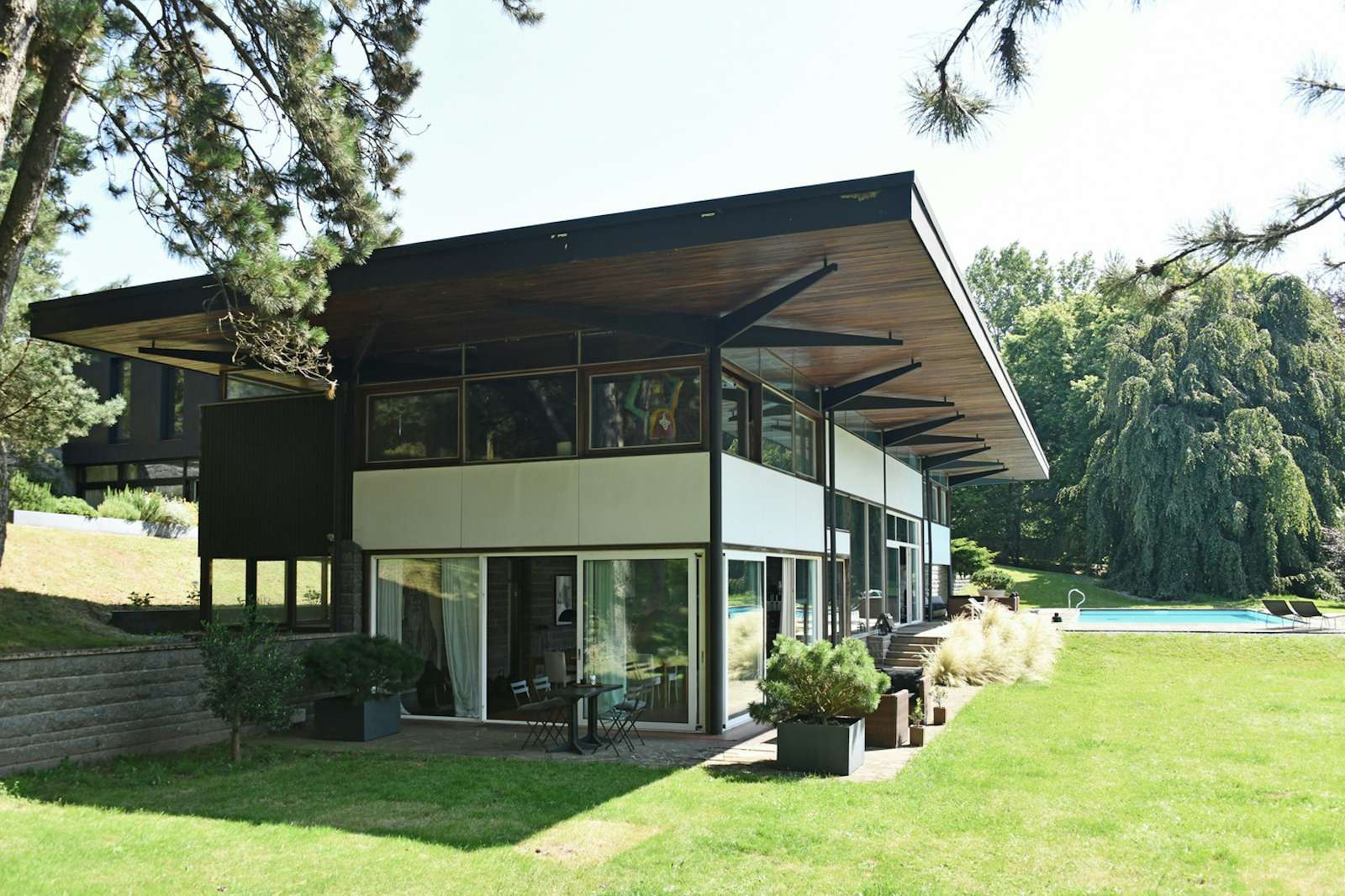 Photo 3 of 11 in The Case Study Houses Inspired This €1.3M Midcentury ...