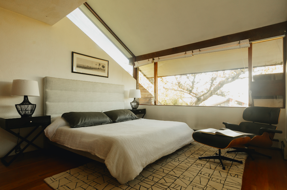 Photo 7 of 10 in A Never-Before-Seen Arthur Erickson Midcentury Lists ...