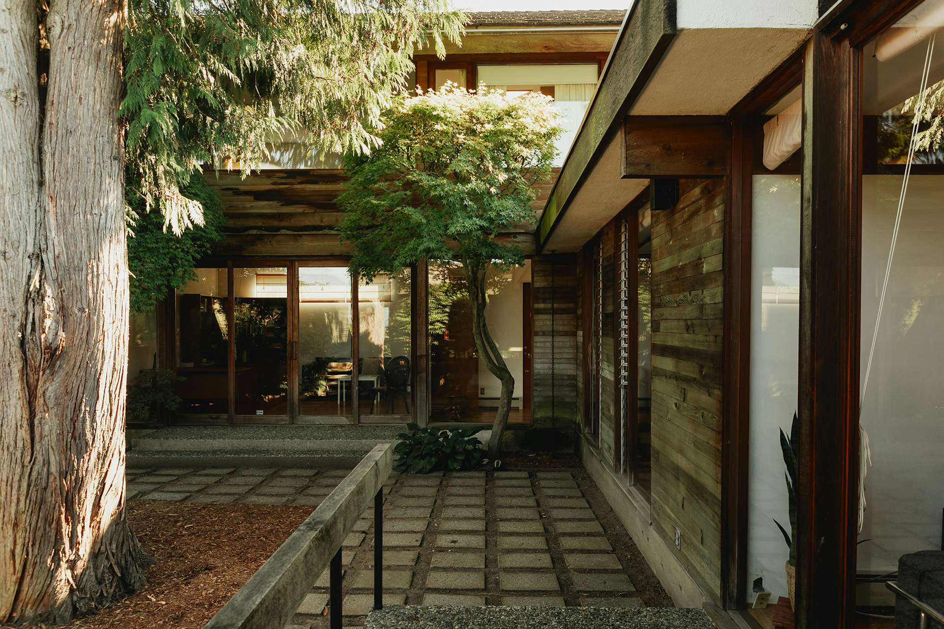 Photo 7 of 10 in A Never-Before-Seen Arthur Erickson Midcentury Lists ...