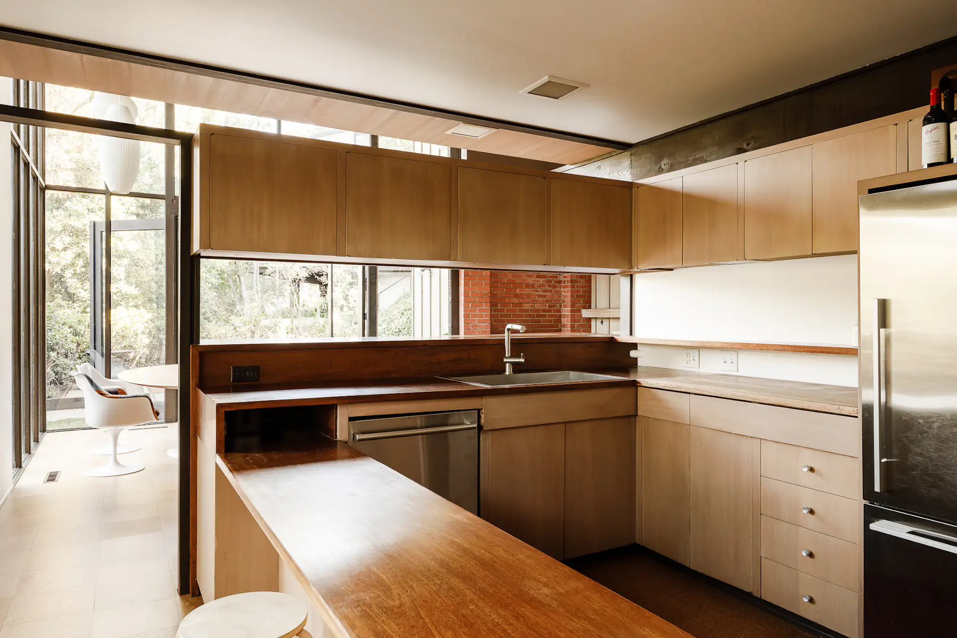 Photo 3 of 15 in A Landmark Midcentury by the Father of California Post ...