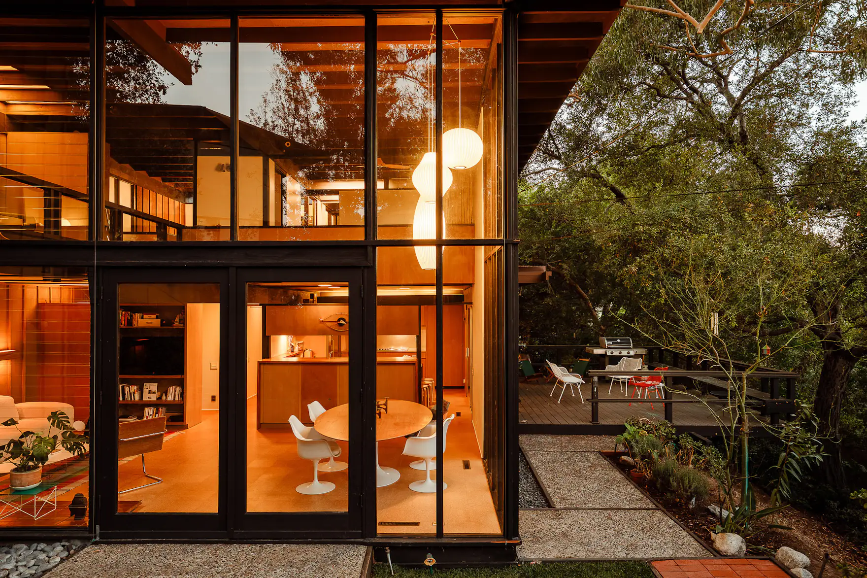 Photo 3 of 15 in A Landmark Midcentury by the Father of California Post ...