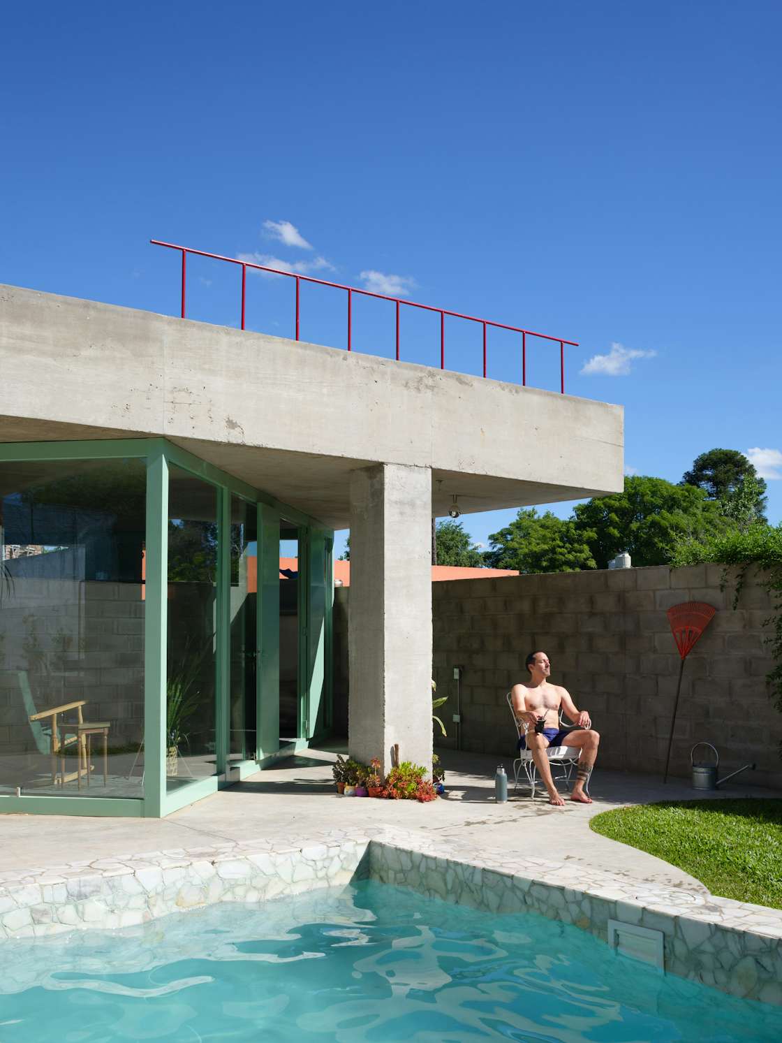 Photo 6 of 11 in Pops of Color and a Concrete Cube Make This Argentina ...