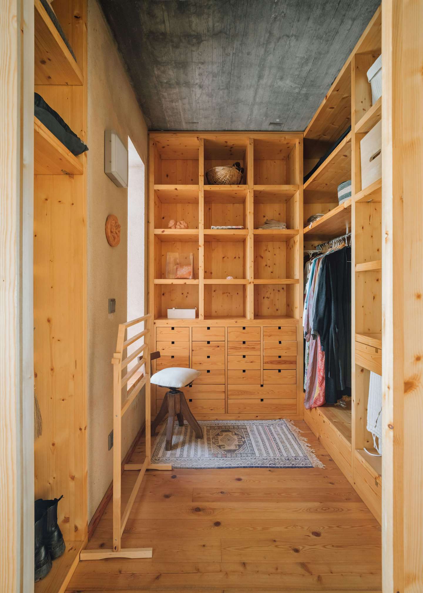 Photo 5 of 12 in The Sprawling Home of Two Artists Hits the Market in ...