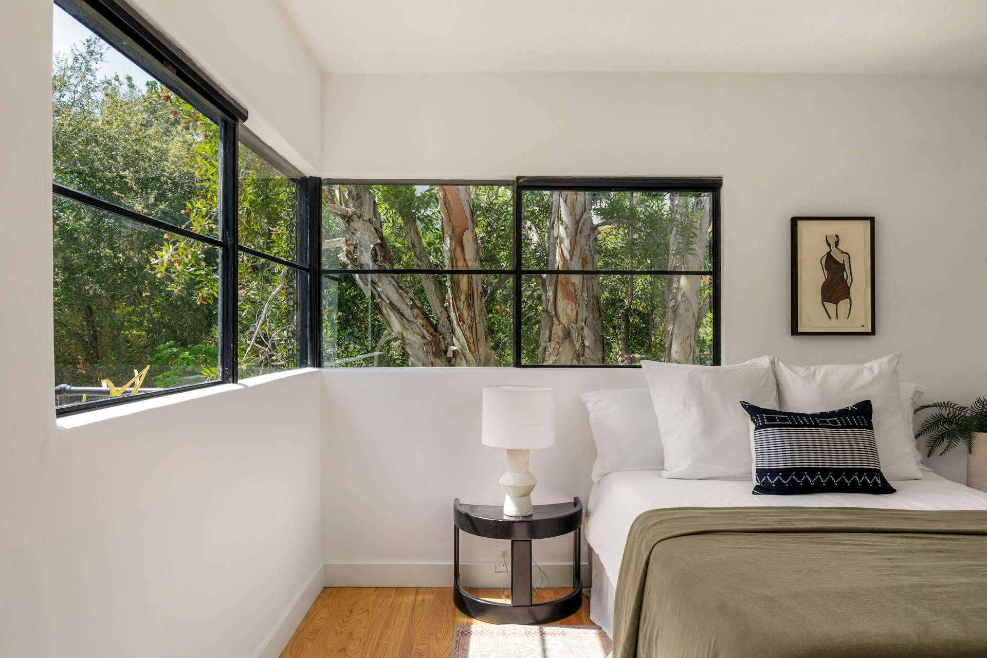 Photo 9 of 11 in This $1.9M Streamline Moderne Home Just Surfaced in ...