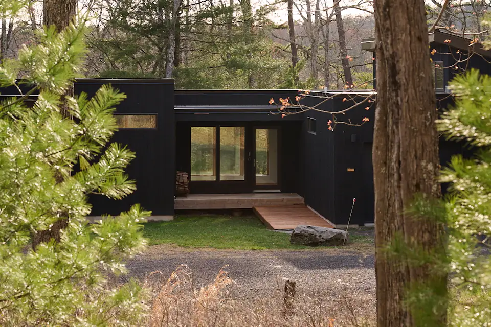 Photo 14 of 15 in For $900K, You Can Scoop Up a Matte Black Prefab in ...