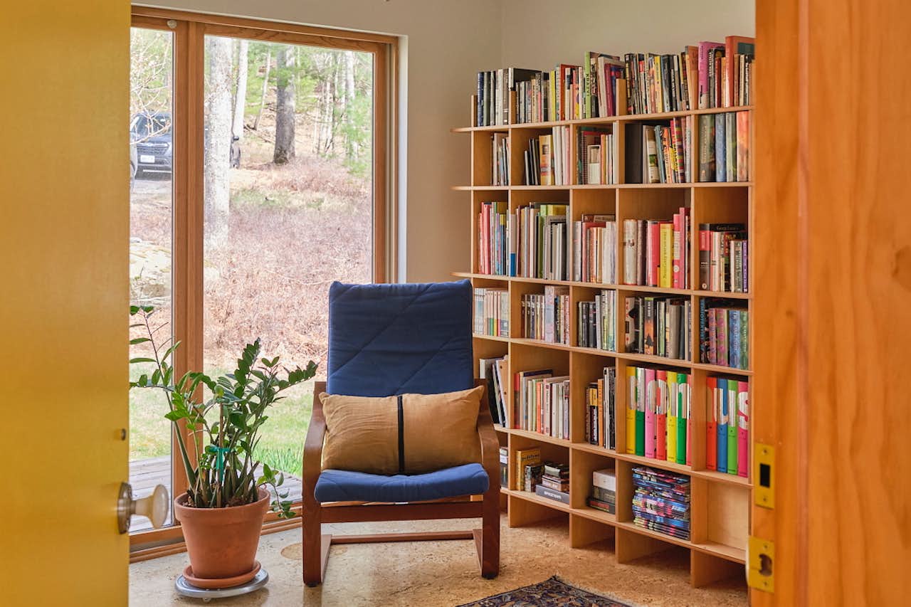 Photo 9 of 15 in For $900K, You Can Scoop Up a Matte Black Prefab in ...