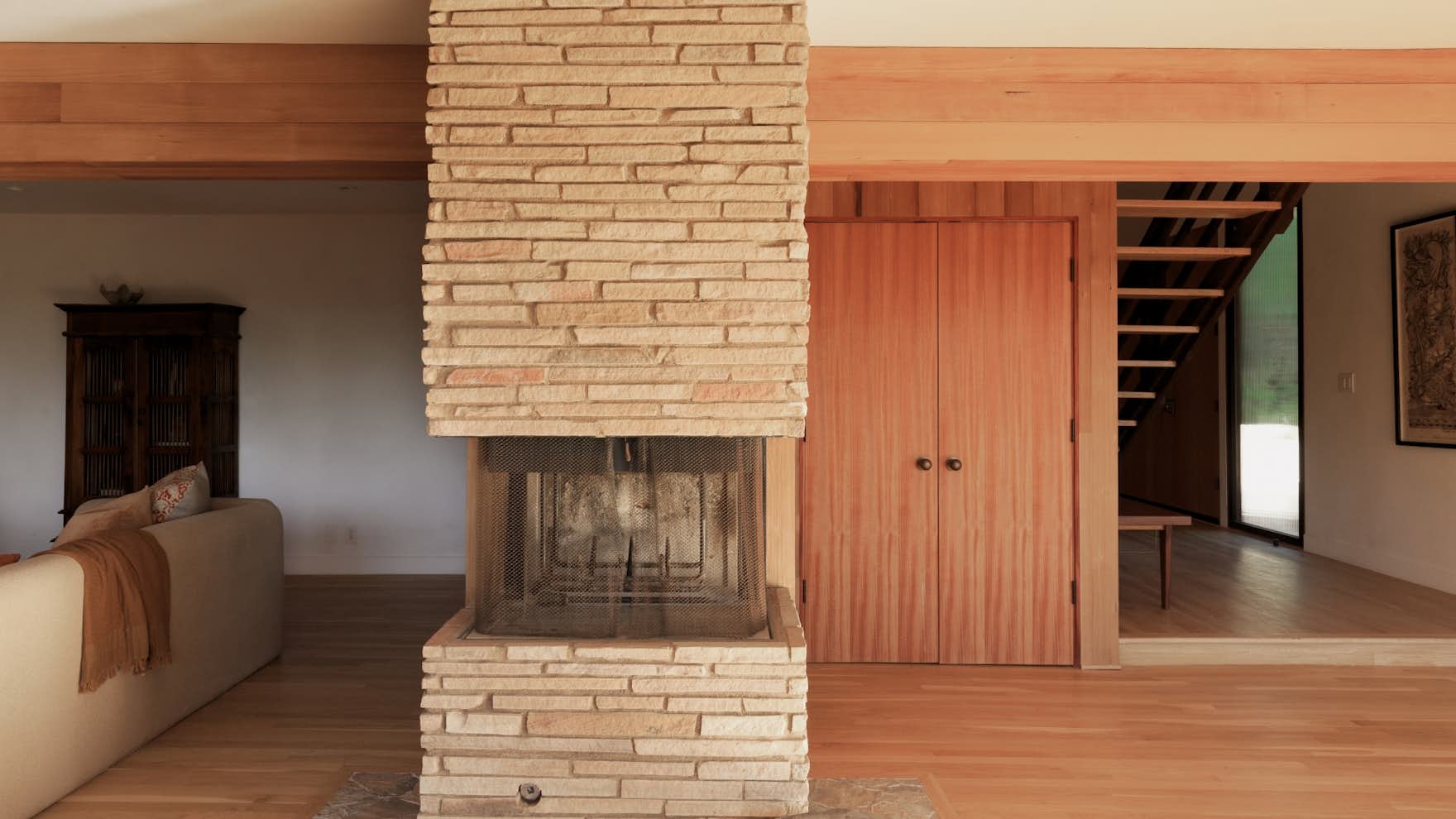 Photo 4 of 15 in Tucked High in the Treetops Overlooking L.A., This Buff & Hensman Midcentury ...