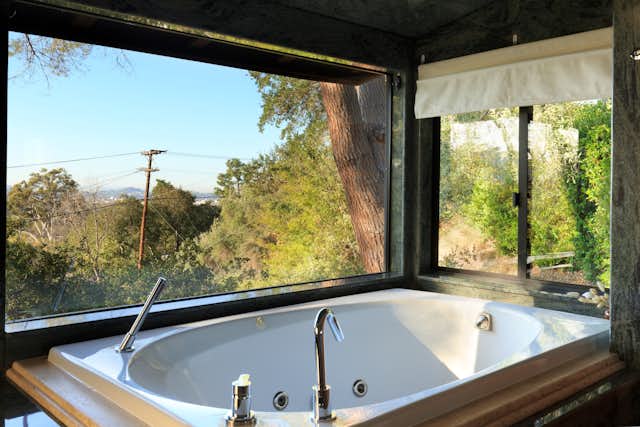 Photo 13 of 15 in Tucked High in the Treetops Overlooking L.A., This Buff & Hensman Midcentury ...