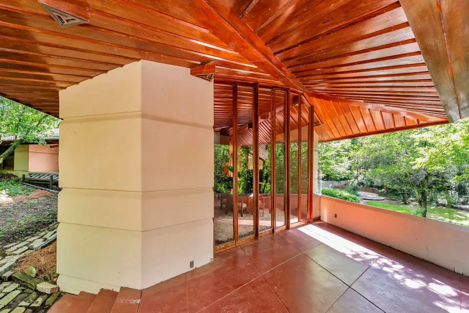 Photo 13 of 16 in Frank Lloyd Wright’s Fountainhead Residence Just Hit ...
