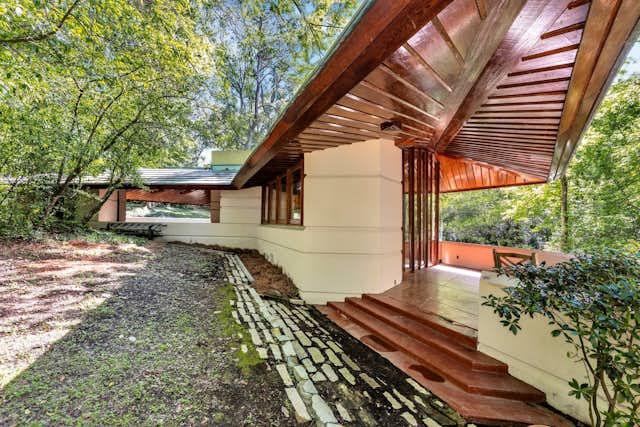 Photo 15 of 16 in Frank Lloyd Wright’s Fountainhead Residence Just Hit the Market in Mississippi ...
