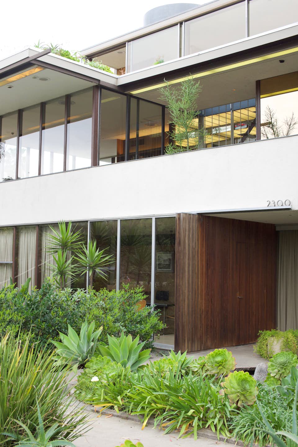 Photo 3 of 11 in Iconic Perspectives: Richard Neutra's VDL Studio ...