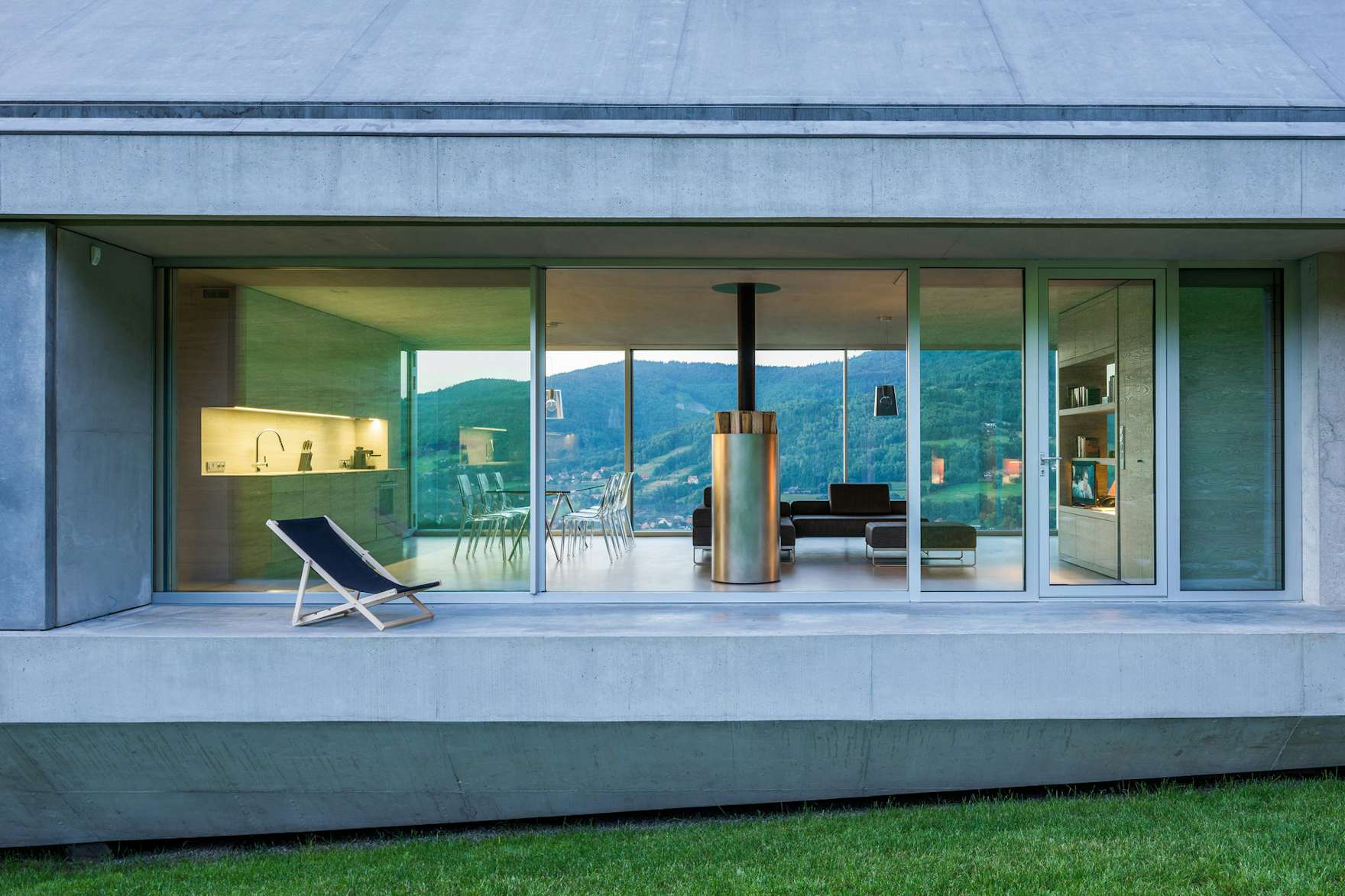 Photo 7 of 8 in A Striking Modern House Built In A Pastoral Landscape ...