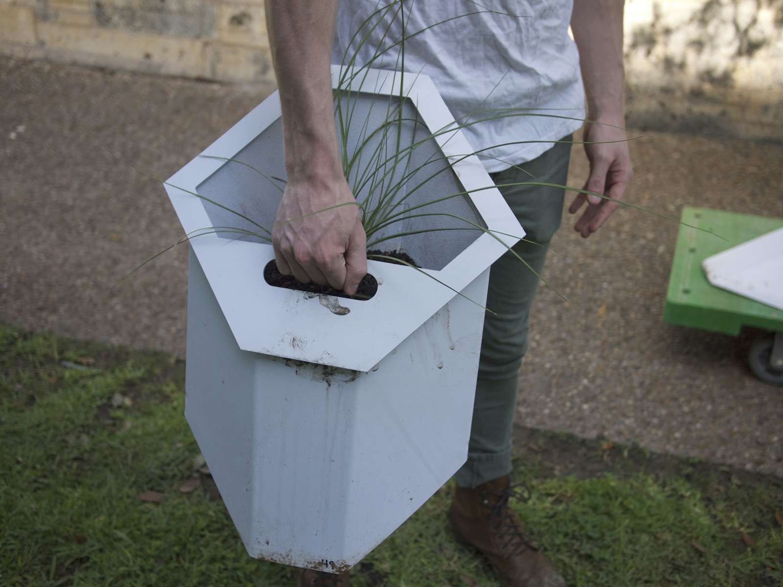 This Prototype Modular System Could Bring Green Walls to Parking ...