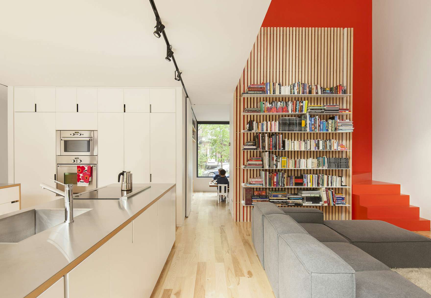 Photo 9 of 12 in 12 Functional Modern Home Libraries from Modern Homes ...