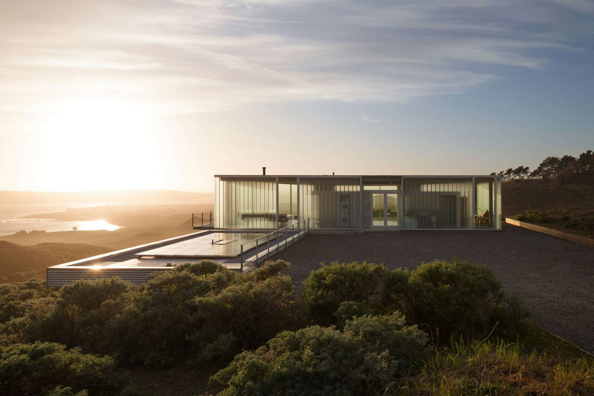 Photo 32 of 51 in 50 Jaw-Dropping Glass Houses That Shatter ...