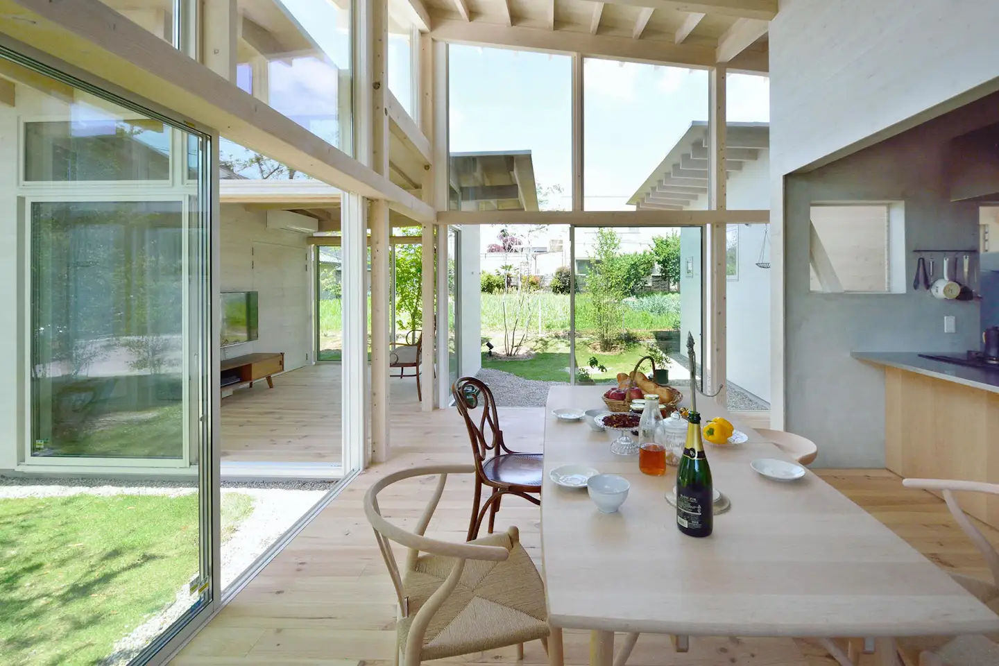 Six-Sheet Roof House (11 Photos) - Dwell