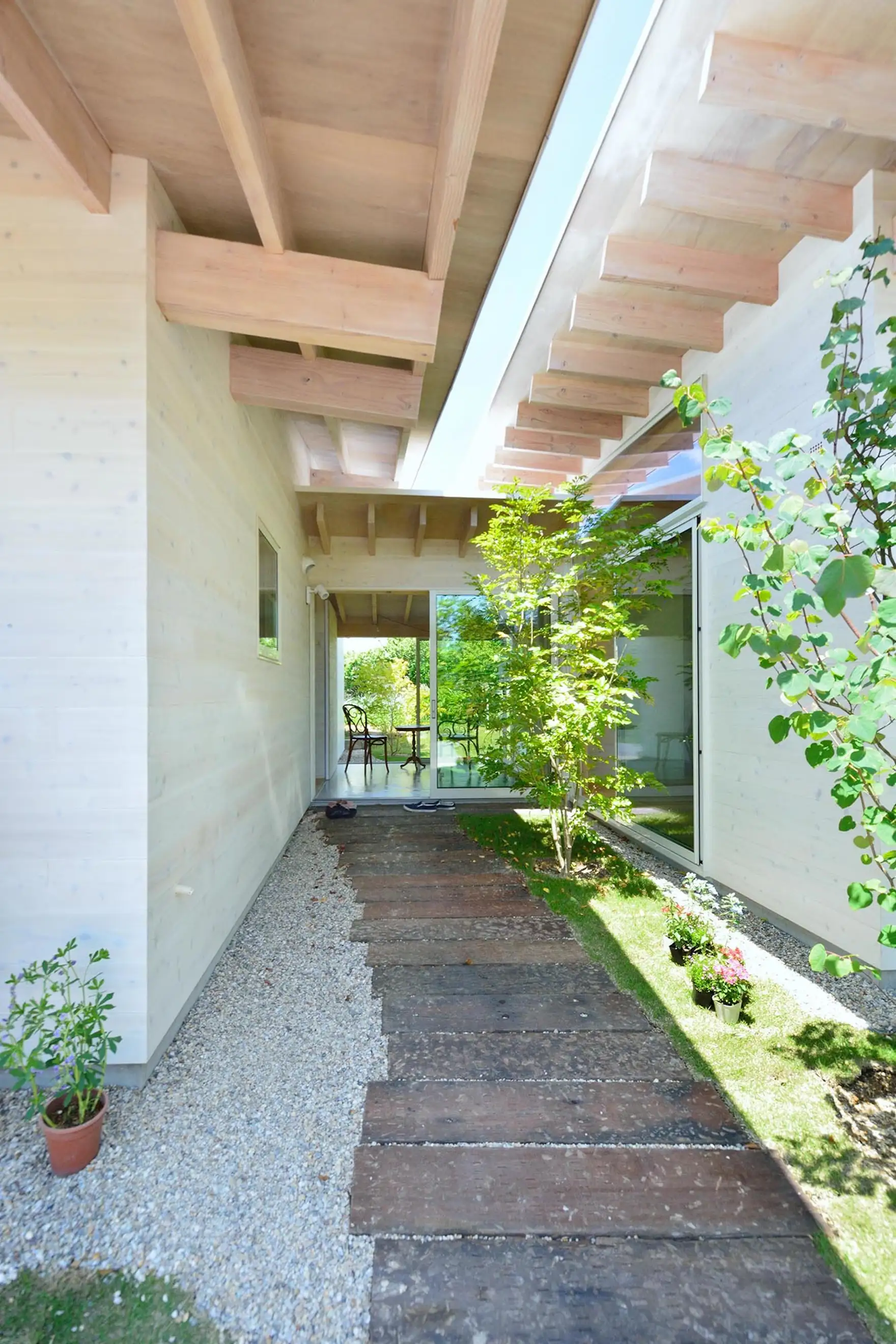Six-Sheet Roof House (11 Photos) - Dwell