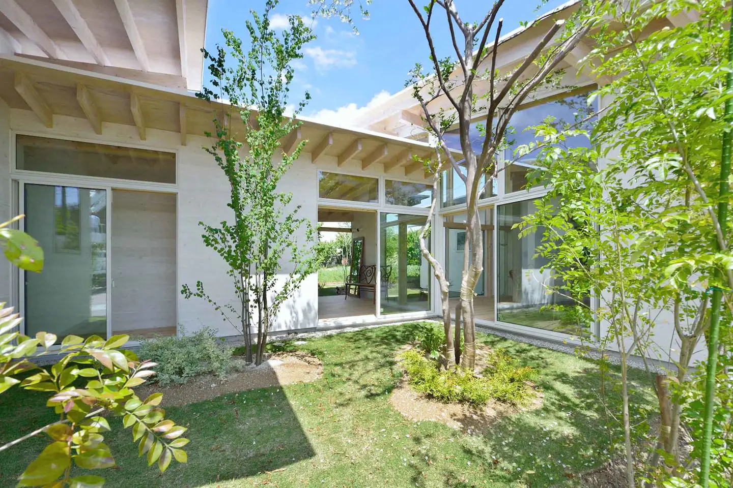 Six-Sheet Roof House (11 Photos) - Dwell
