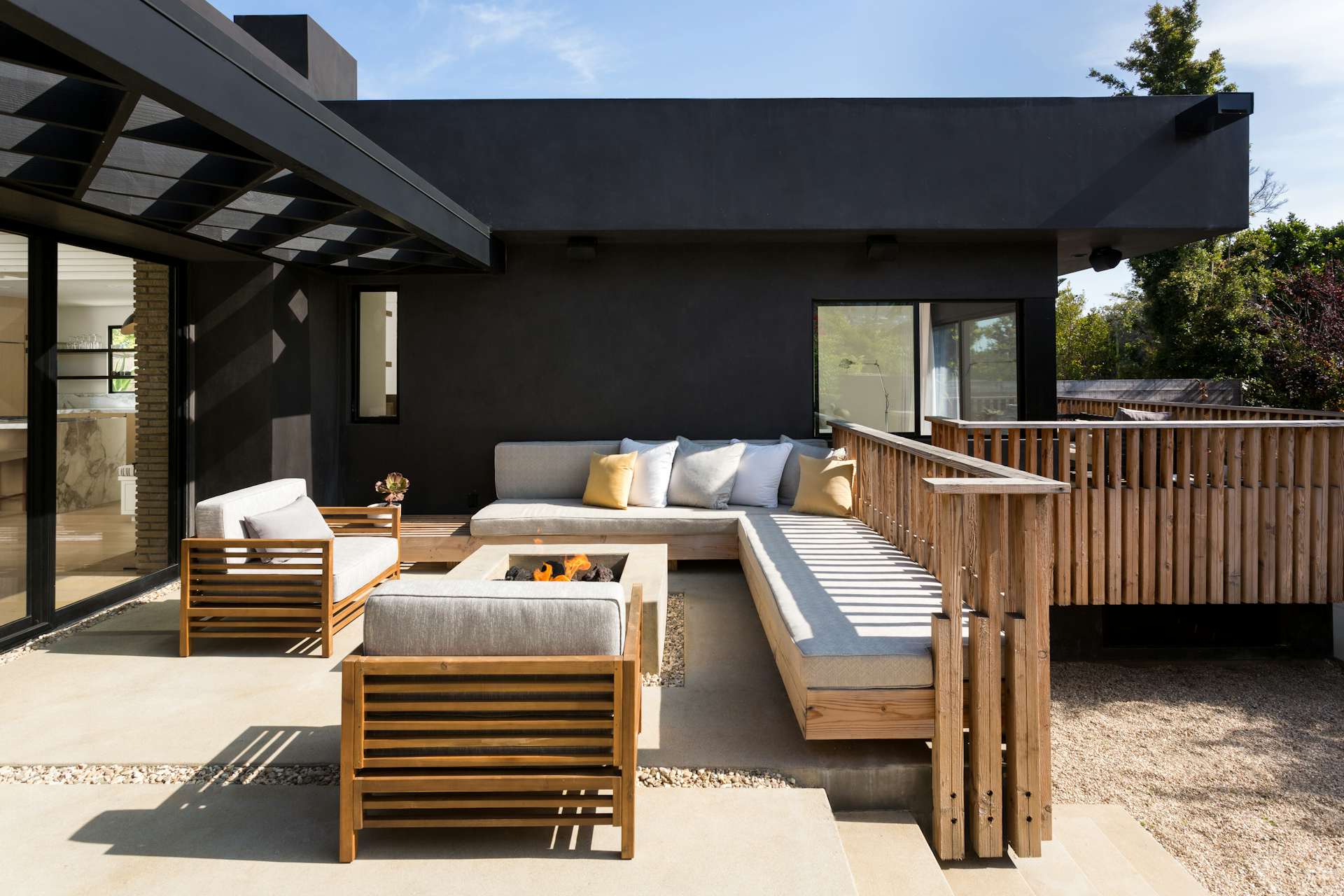 18 Modern Fireplaces and Fire Pits to Inspire Outdoor Living - Dwell