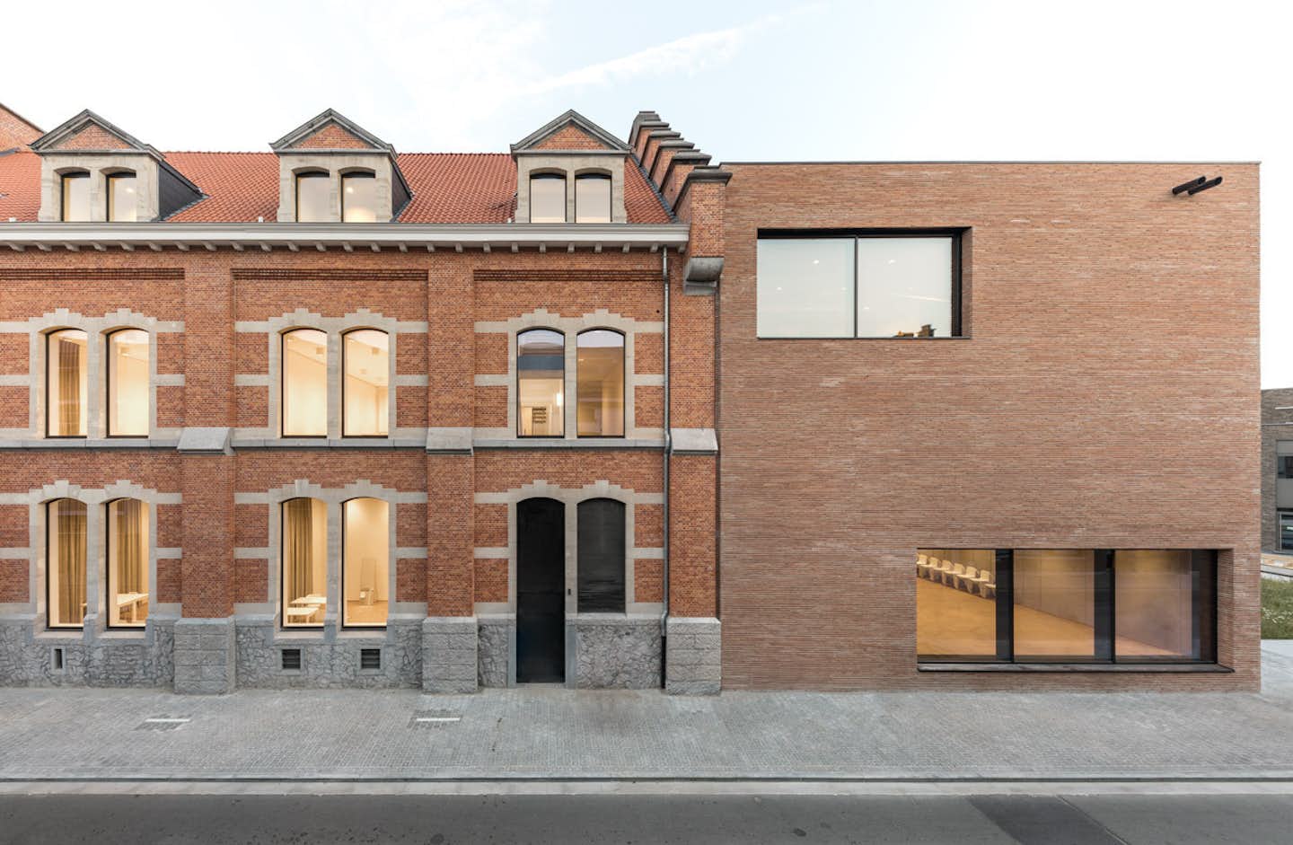 Photo 9 of 14 in 7 Awe-Inspiring Modern Libraries That Bend the Genre ...