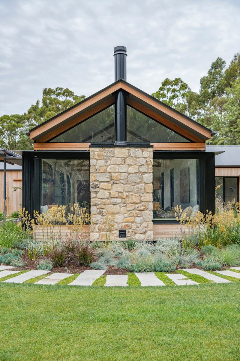 An Australian Family’s Farmhouse Reflects the Splendor of Its ...