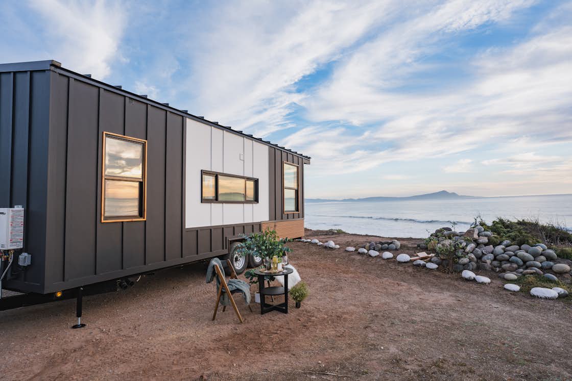 Quartzite Counters and Cedar Cladding Come Standard in These $65K Tiny ...