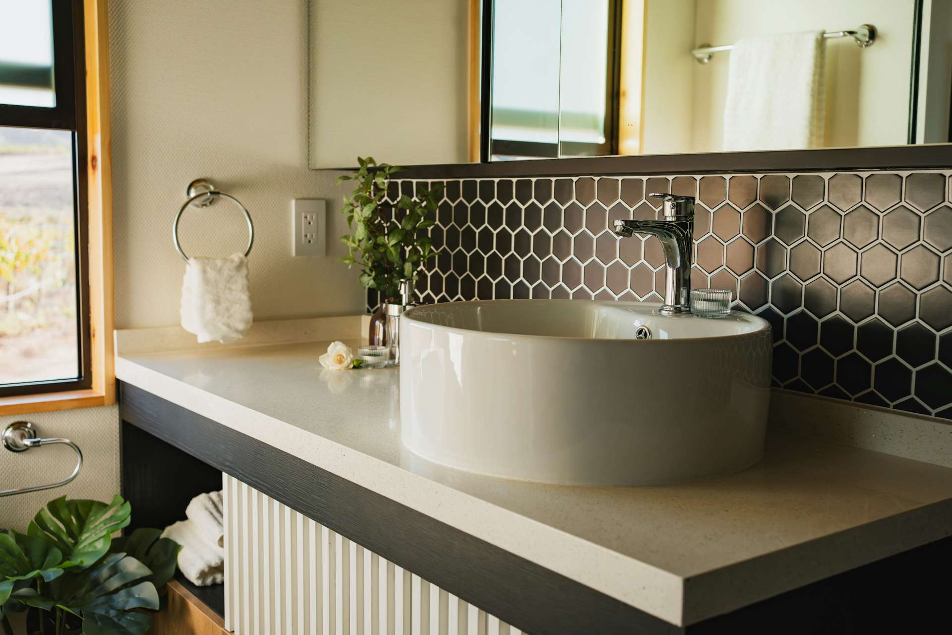 Photo 6 of 8 in Quartzite Counters and Cedar Cladding Come Standard in ...