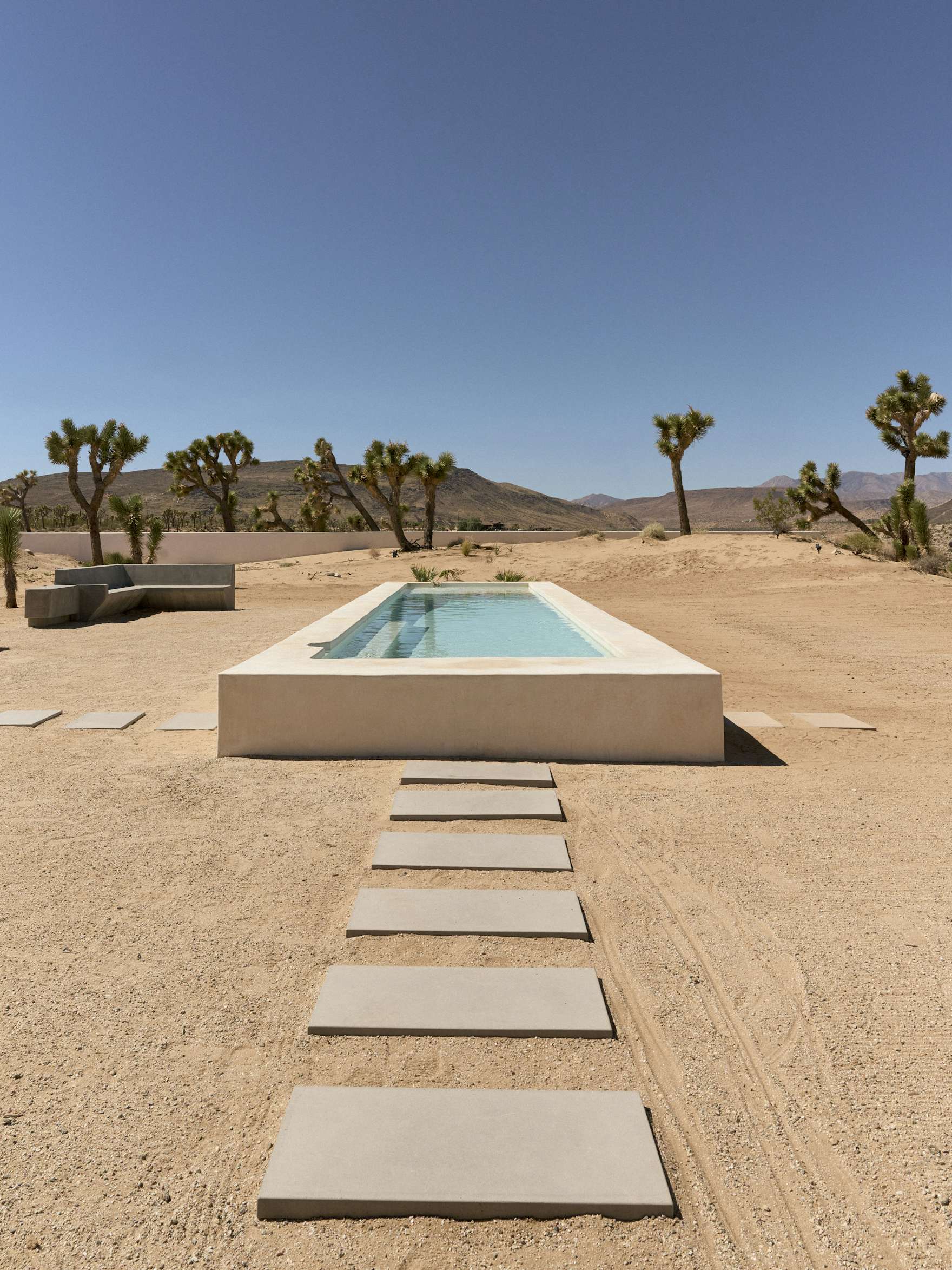 Photo 2 of 10 in This Desert Retreat Finds Harmony With Its Striking ...