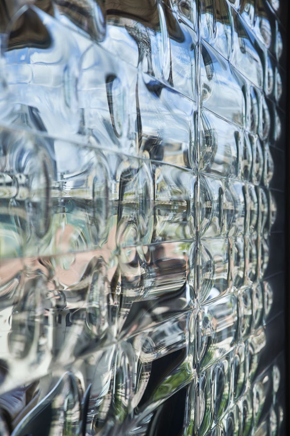 Photo 2 of 13 in In This Tokyo Home, a Dramatic Design Feature Takes ...