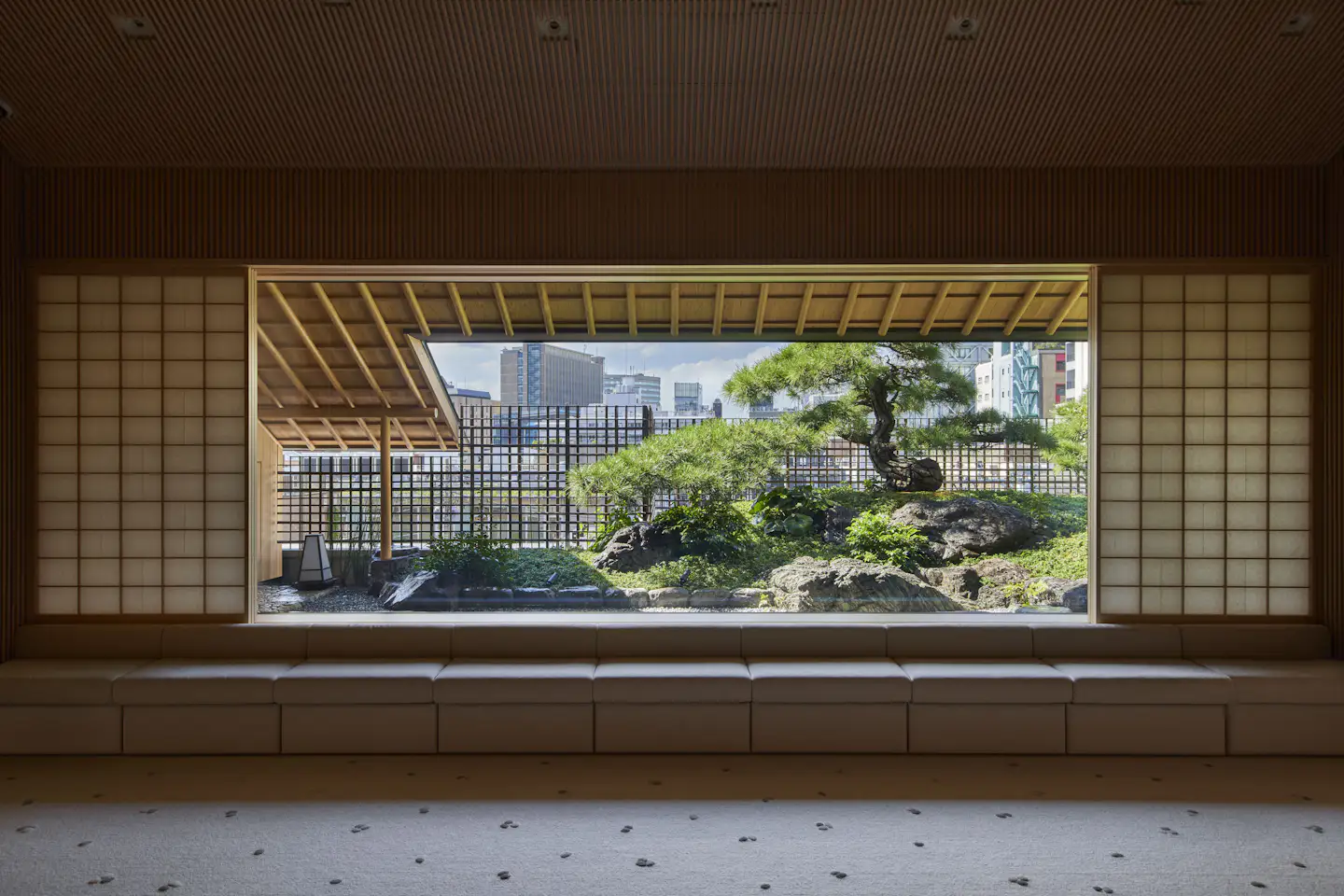 Photo 9 of 13 in In This Tokyo Home, a Dramatic Design Feature Takes ...