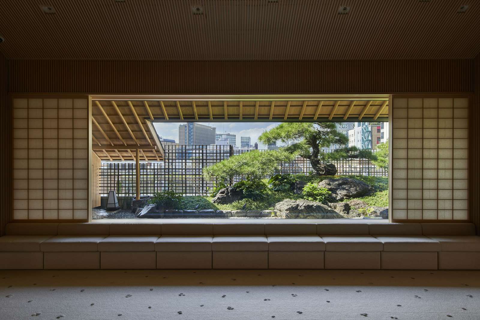 Photo 9 of 13 in In This Tokyo Home, a Dramatic Design Feature Takes ...