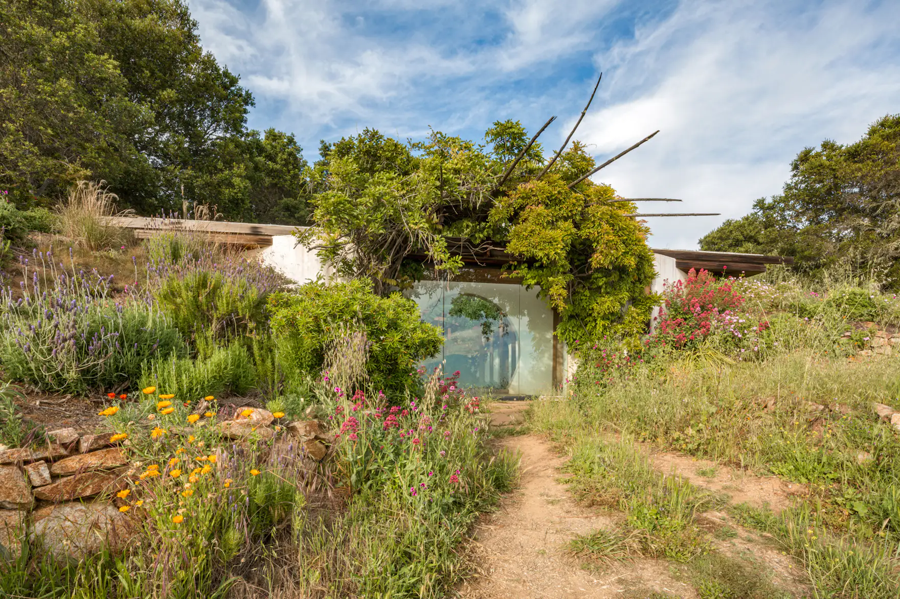 Architect Mickey Muennig’s Big Sur Home Lists for $7M - Dwell