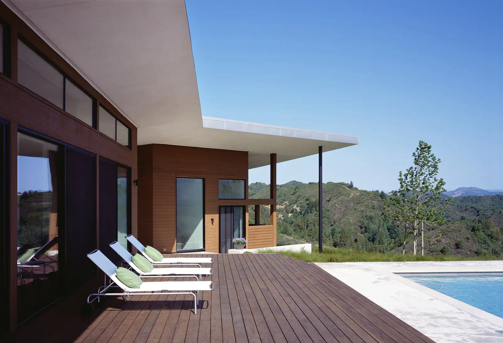 Ridge House (16 Photos) - Dwell