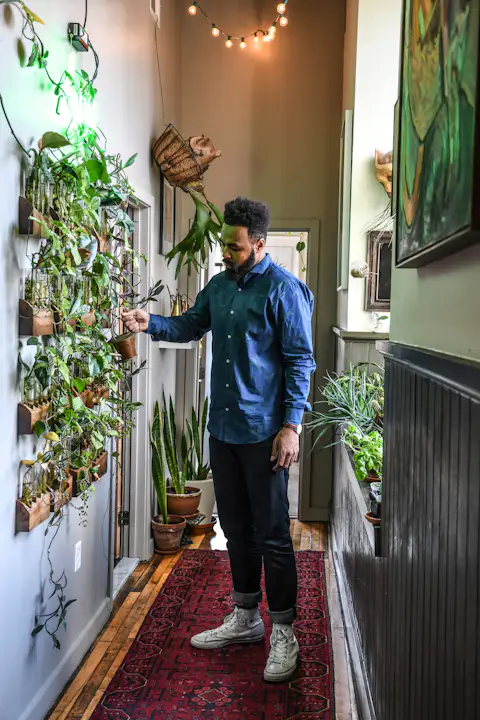 Designer Hilton Carter’s Bodacious Baltimore Pad Teems With Over 300 ...