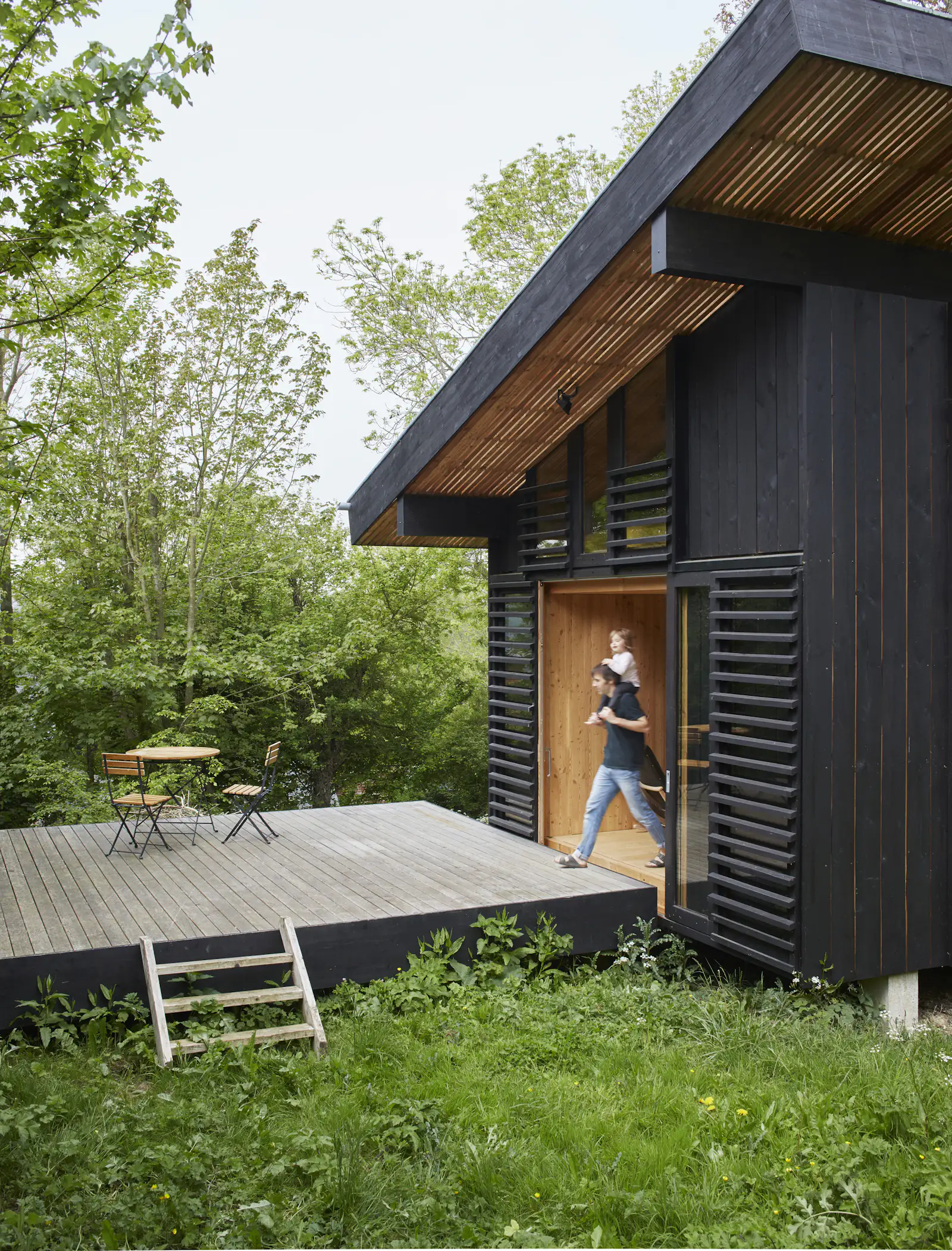 Photo 14 of 15 in 15 Black Cabins That Make the Case for Dark Exteriors ...