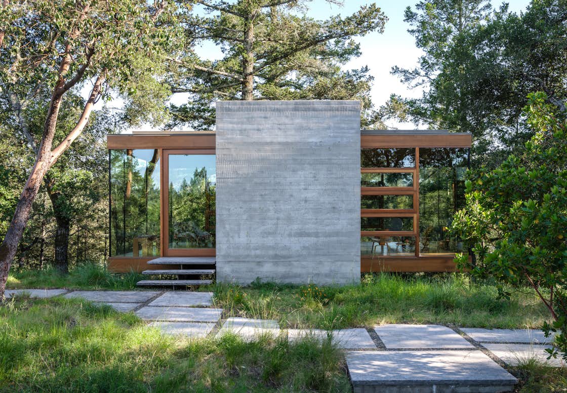 Photo 4 of 15 in This Off-Grid Design Studio Feels Like It’s Floating ...