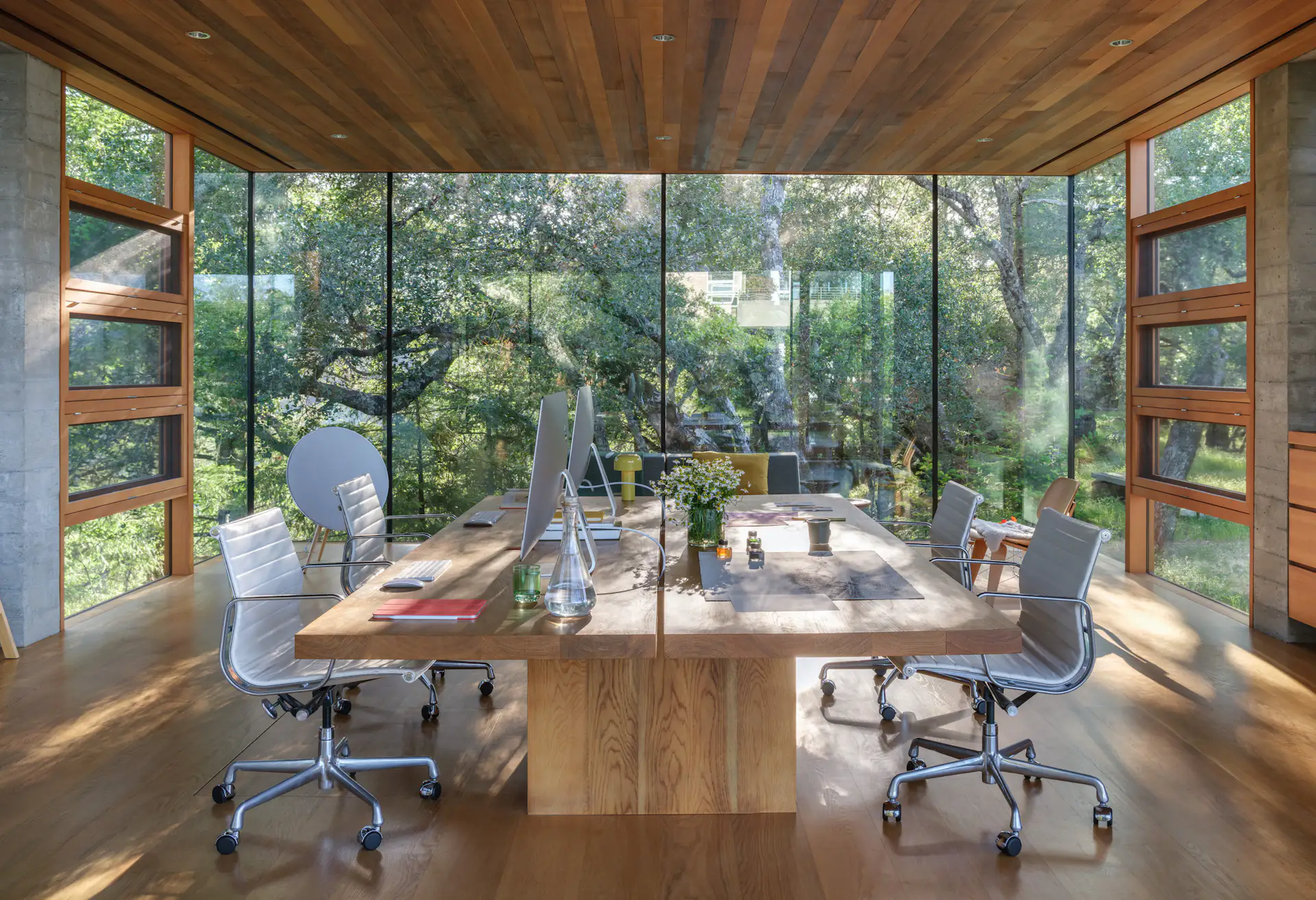 This Off-Grid Design Studio Feels Like It’s Floating in a Forest - Dwell