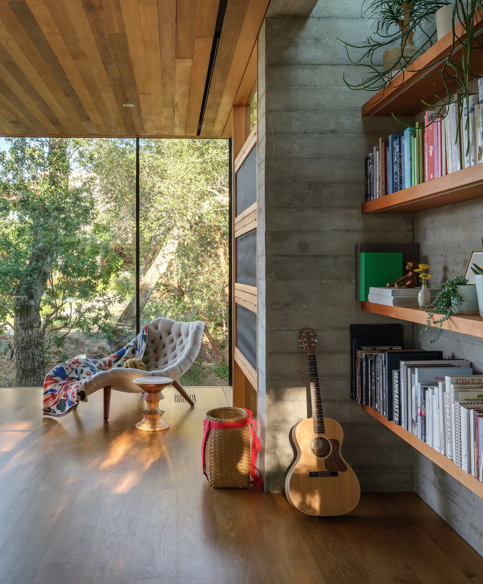This Off-Grid Design Studio Feels Like It’s Floating in a Forest - Dwell