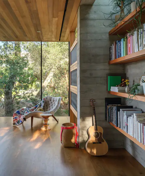 This Off-Grid Design Studio Feels Like It’s Floating in a Forest - Dwell