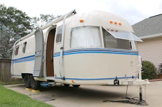 Live the Airstream Life Vicariously With a New Book That Celebrates the ...