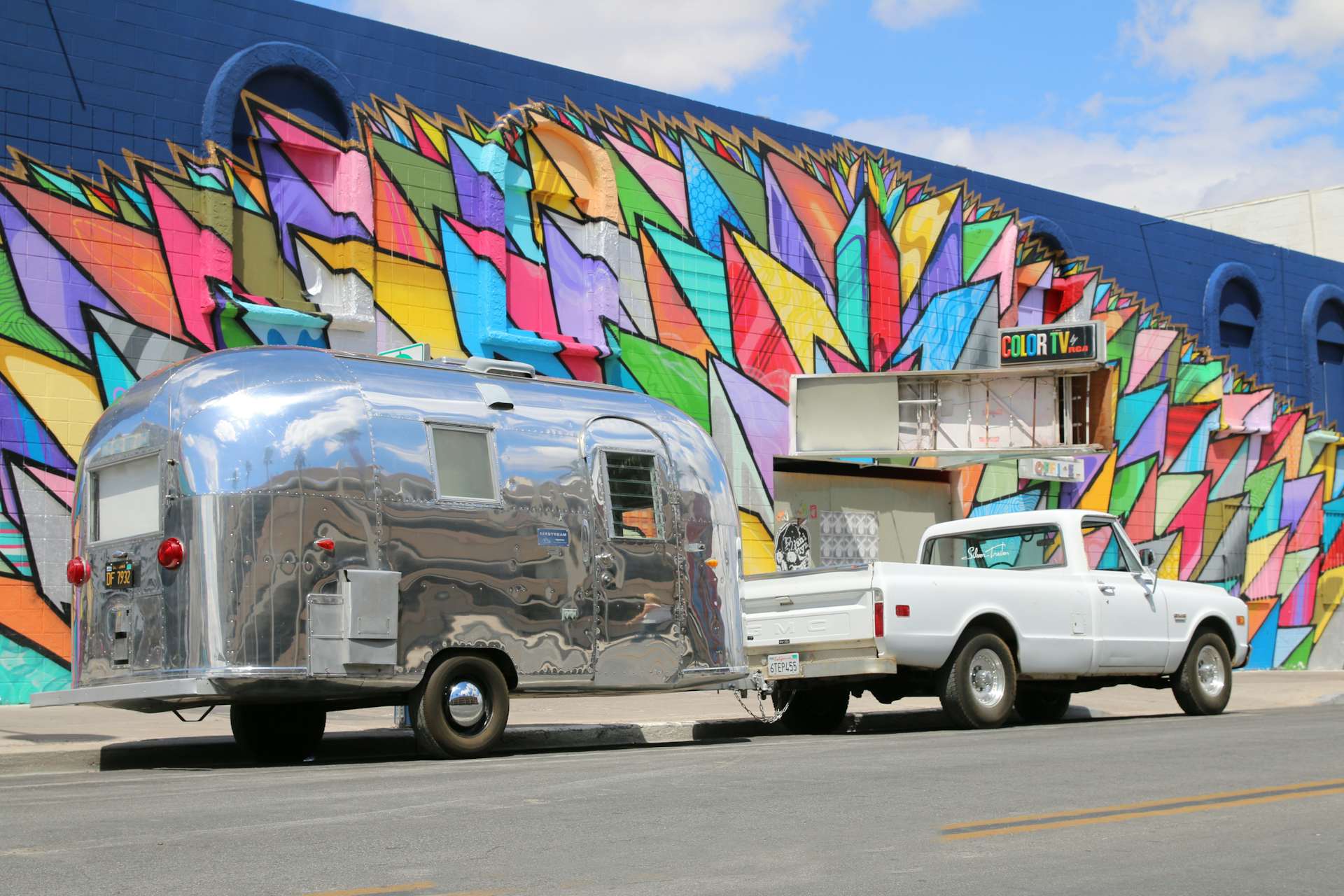 Live the Airstream Life Vicariously With a New Book That Celebrates the ...