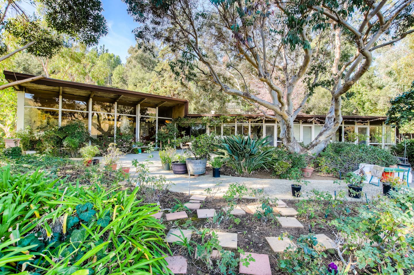 Photo 9 of 10 in An Exceptional Midcentury by Case Study Architect ...