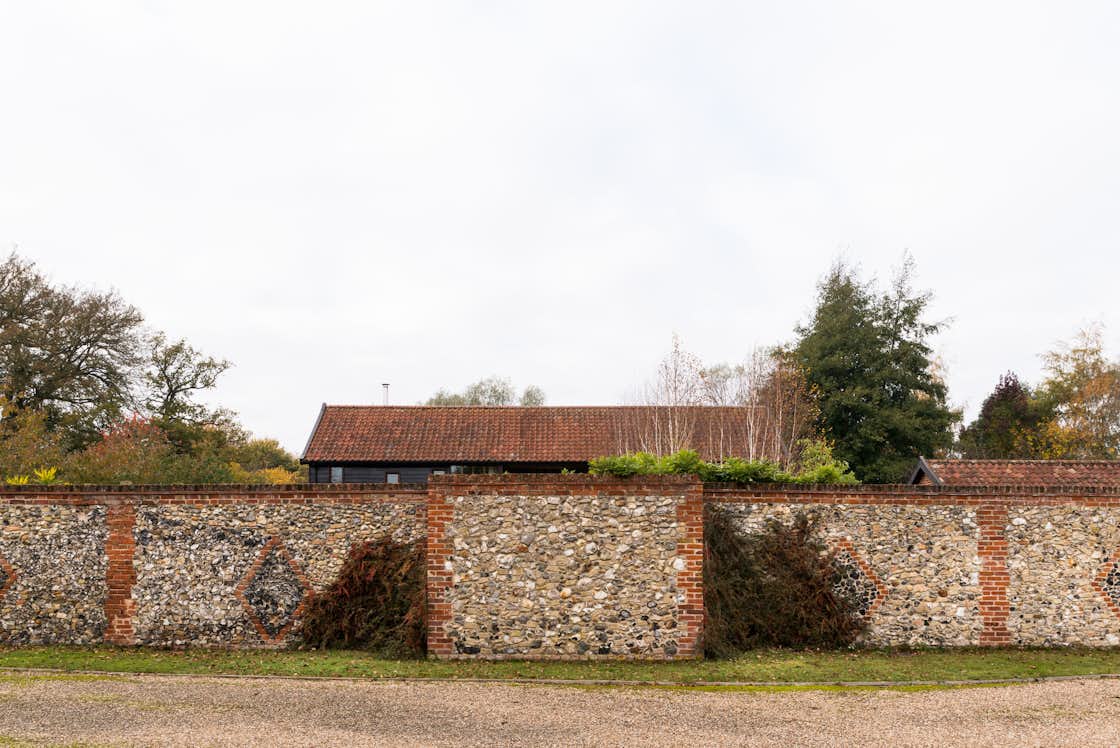 This Spectacular Suffolk Barn Conversion Hits the Market at $1.26M - Dwell