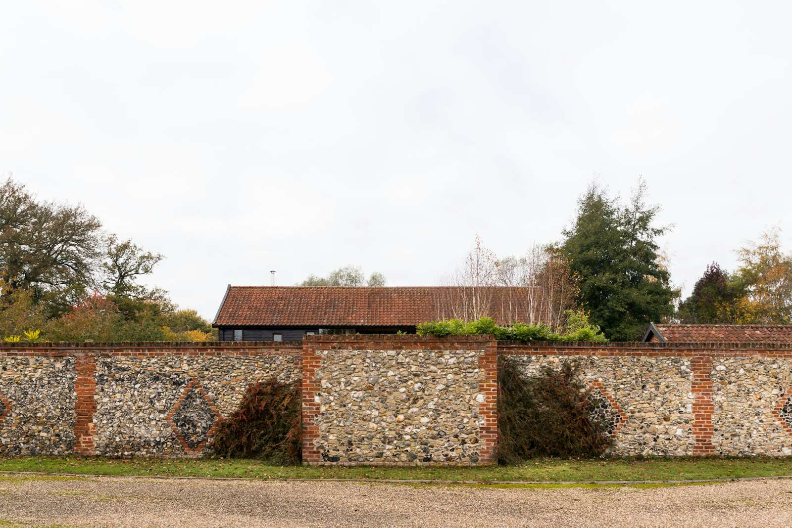Photo 4 of 14 in This Spectacular Suffolk Barn Conversion Hits the ...