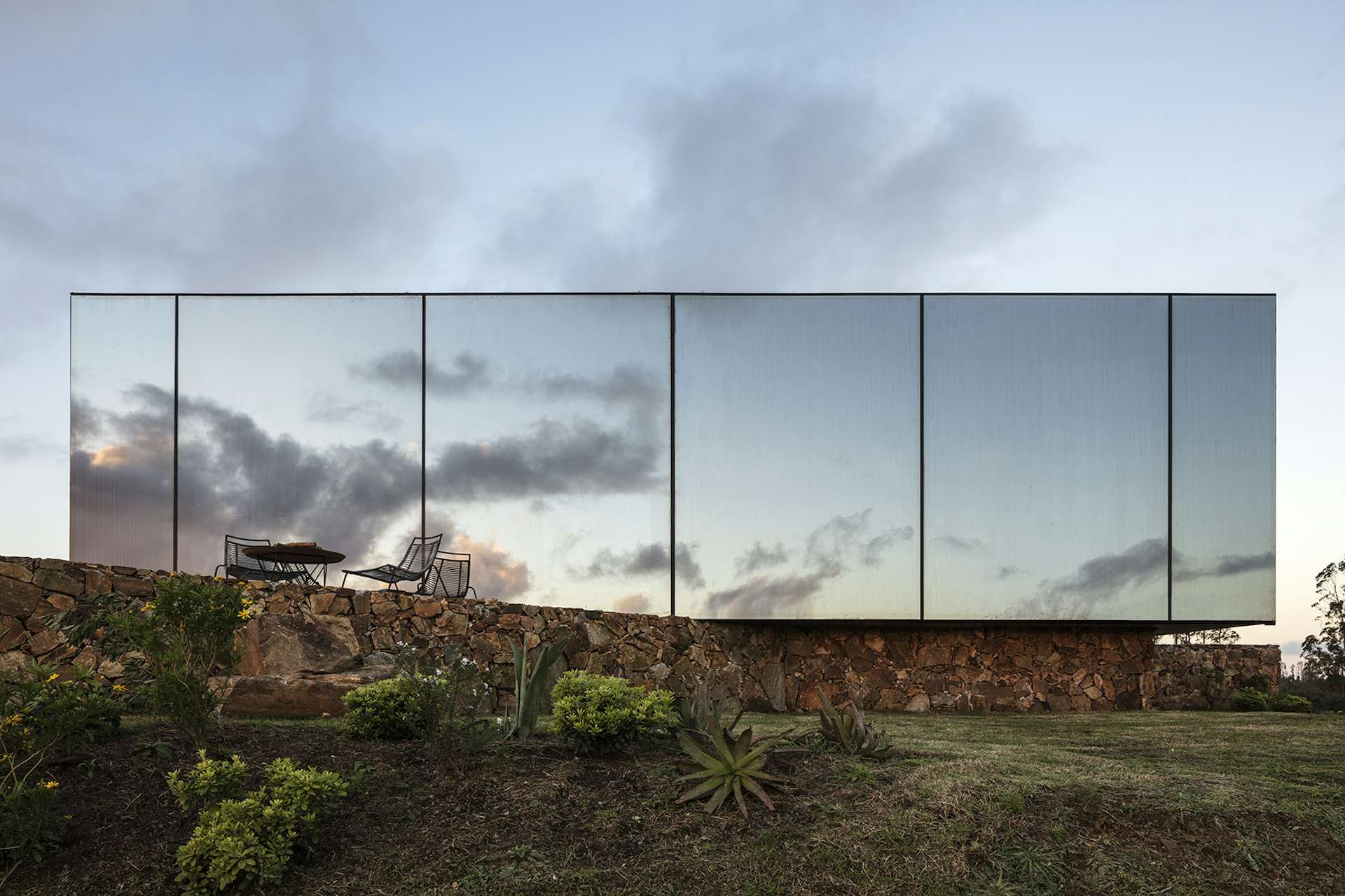 13 Mind-Boggling Buildings With Mirrored Glass Exteriors - Dwell